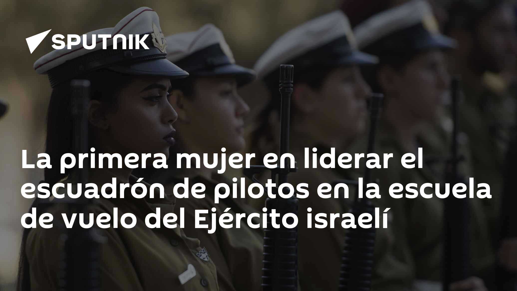 La Primera Mujer En Liderar El Escuadrón De Pilotos En La Escuela De