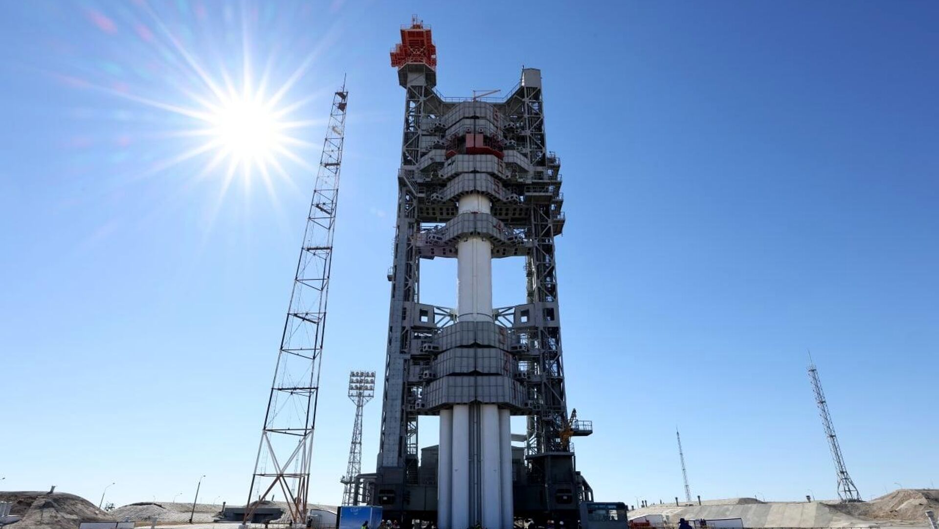 Roscosmos lanza el cohete espacial Proton-M con el satélite ruso ...