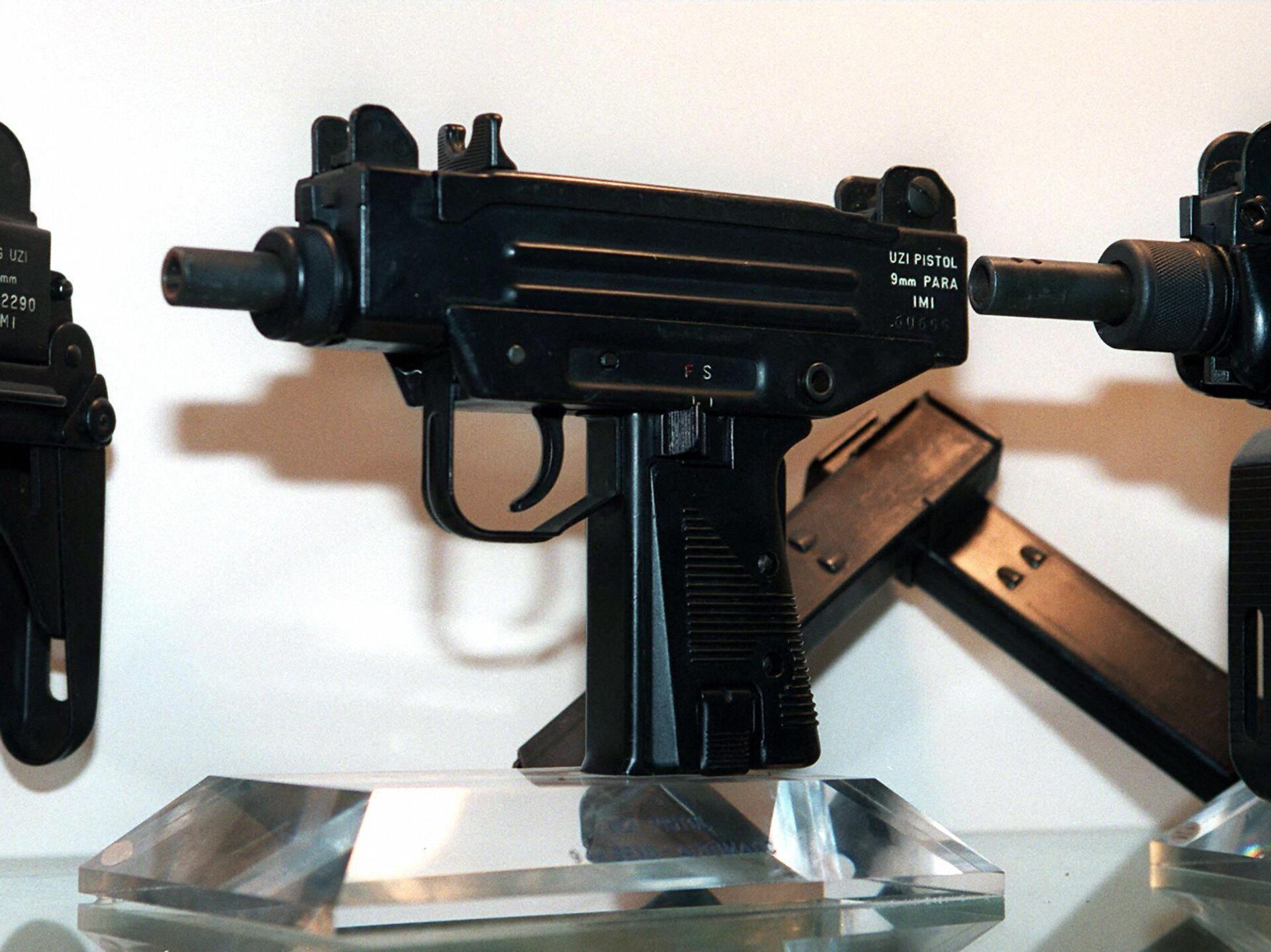 Carabineros de Chile volverán a utilizar subametralladoras UZI en las ...